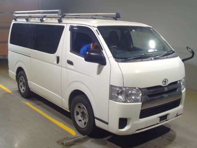 Toyota-Hiace-2015(GL Dual AC) | Wali Car Collection